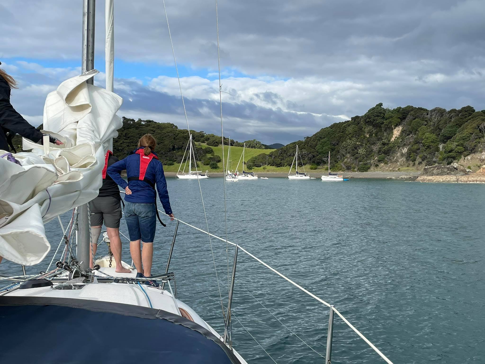 Communication between helm and crew when anchoring - Great Escape